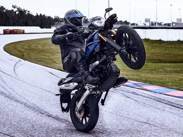 यूएम हाइपरपोर्ट 230 की भारत में लॉन्चिंग। UM Hypersport 230 Adventure ...