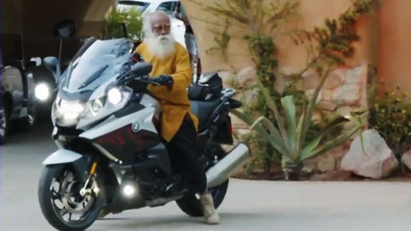 Sadhguru Spotted Riding Bike: सद्गुरु ने अमेरिका में चलाई बीएमडब्ल्यू की यह पाॅवरफुल बाइक, देखें ...